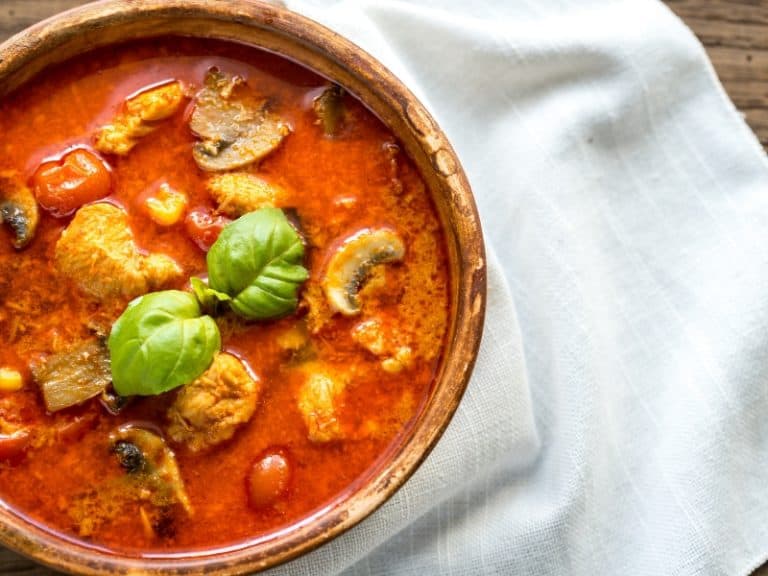 Panang Curry vs Red Curry - What's the Difference? - Northern Nester